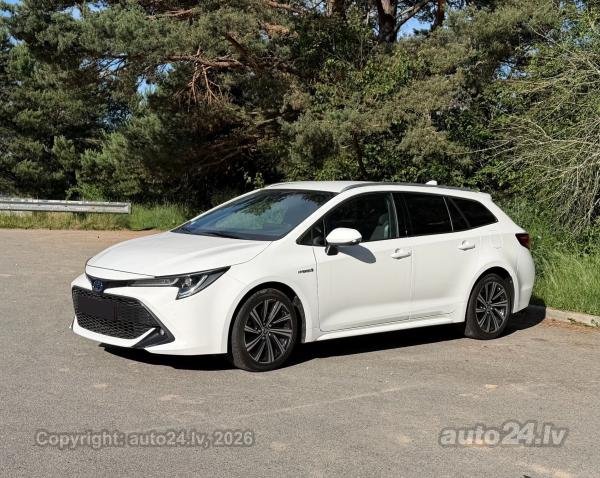 White Toyota Corolla 2021 in Tallinn, with an engine capacity of 1.80 L and mileage of 152 thousand km for 16400 €, photo 6 on AUTOMOTO.COM.LV