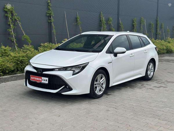 White Toyota Corolla 2021 in Vilnius, with an engine capacity of 1.80 L and mileage of 225 thousand km for 15250 €, photo 3 on AUTOMOTO.COM.LV
