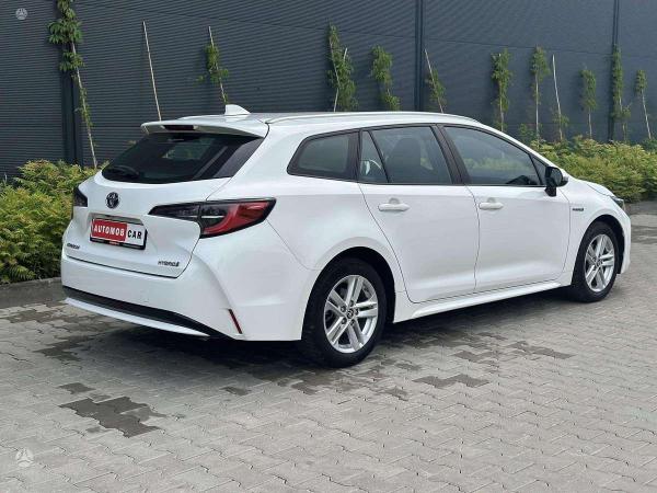 White Toyota Corolla 2021 in Vilnius, with an engine capacity of 1.80 L and mileage of 225 thousand km for 15250 €, photo 5 on AUTOMOTO.COM.LV