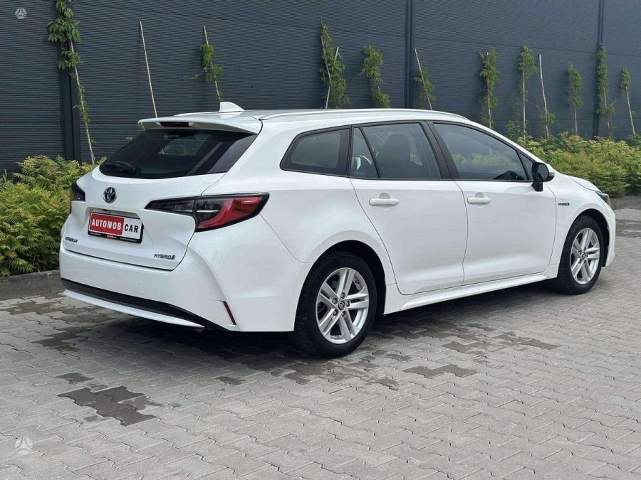 White Toyota Corolla 2021 in Vilnius, with an engine capacity of 1.80 L and mileage of 225 thousand km for 15250 €, photo 6 on AUTOMOTO.COM.LV