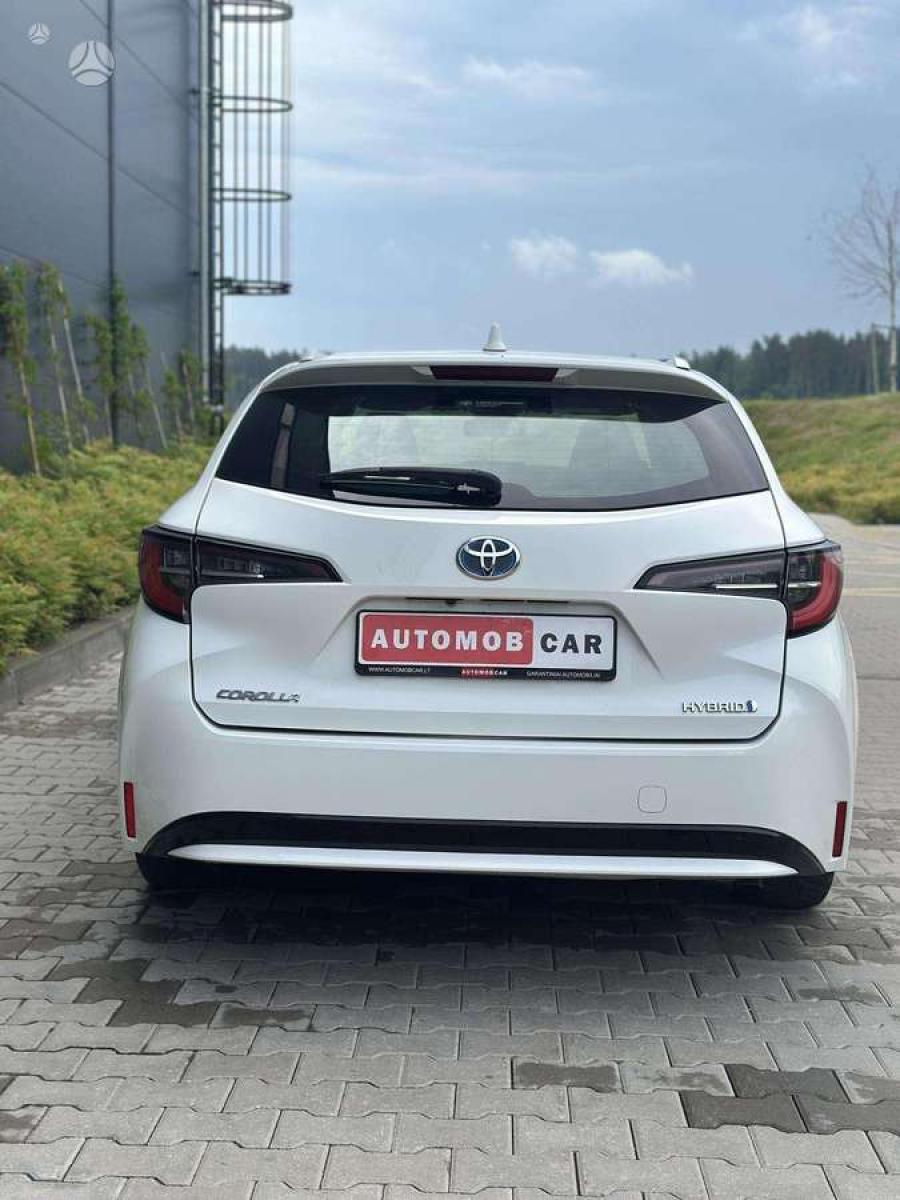 White Toyota Corolla 2021 in Vilnius, with an engine capacity of 1.80 L and mileage of 225 thousand km for 15250 €, photo 7 on AUTOMOTO.COM.LV