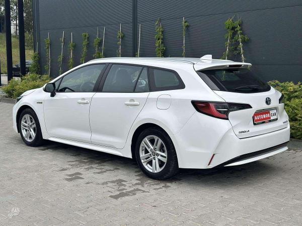 White Toyota Corolla 2021 in Vilnius, with an engine capacity of 1.80 L and mileage of 225 thousand km for 15250 €, photo 7 on AUTOMOTO.COM.LV
