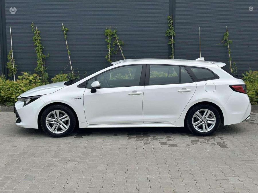 White Toyota Corolla 2021 in Vilnius, with an engine capacity of 1.80 L and mileage of 225 thousand km for 15250 €, photo 9 on AUTOMOTO.COM.LV