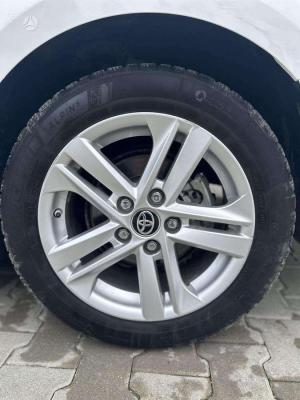 White Toyota Corolla 2021 in Vilnius, with an engine capacity of 1.80 L and mileage of 225 thousand km for 15250 €, photo 10 on AUTOMOTO.COM.LV