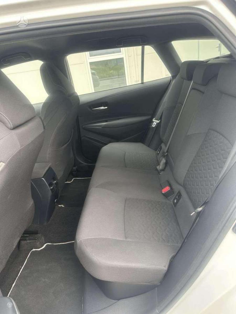 White Toyota Corolla 2021 in Vilnius, with an engine capacity of 1.80 L and mileage of 225 thousand km for 15250 €, photo 22 on AUTOMOTO.COM.LV