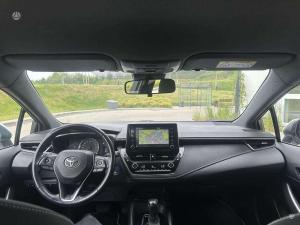 White Toyota Corolla 2021 in Vilnius, with an engine capacity of 1.80 L and mileage of 225 thousand km for 15250 €, photo 26 on AUTOMOTO.COM.LV