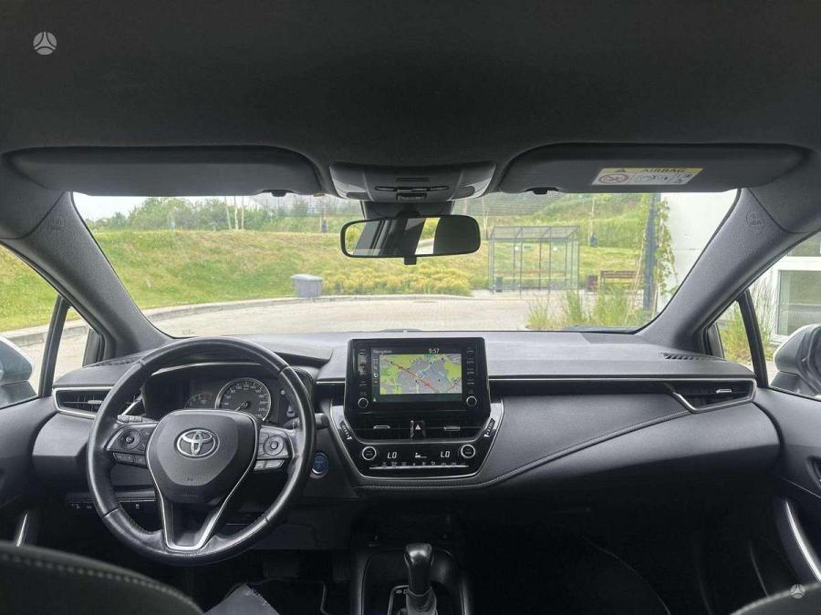 White Toyota Corolla 2021 in Vilnius, with an engine capacity of 1.80 L and mileage of 225 thousand km for 15250 €, photo 26 on AUTOMOTO.COM.LV