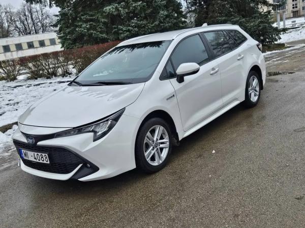 White Toyota Corolla 2021 in Jekabpils, with an engine capacity of 1.80 L and mileage of 168 thousand km for 13990 €, photo 1 on AUTOMOTO.COM.LV