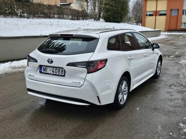 White Toyota Corolla 2021 in Jekabpils, with an engine capacity of 1.80 L and mileage of 168 thousand km for 13990 €, photo 8 on AUTOMOTO.COM.LV