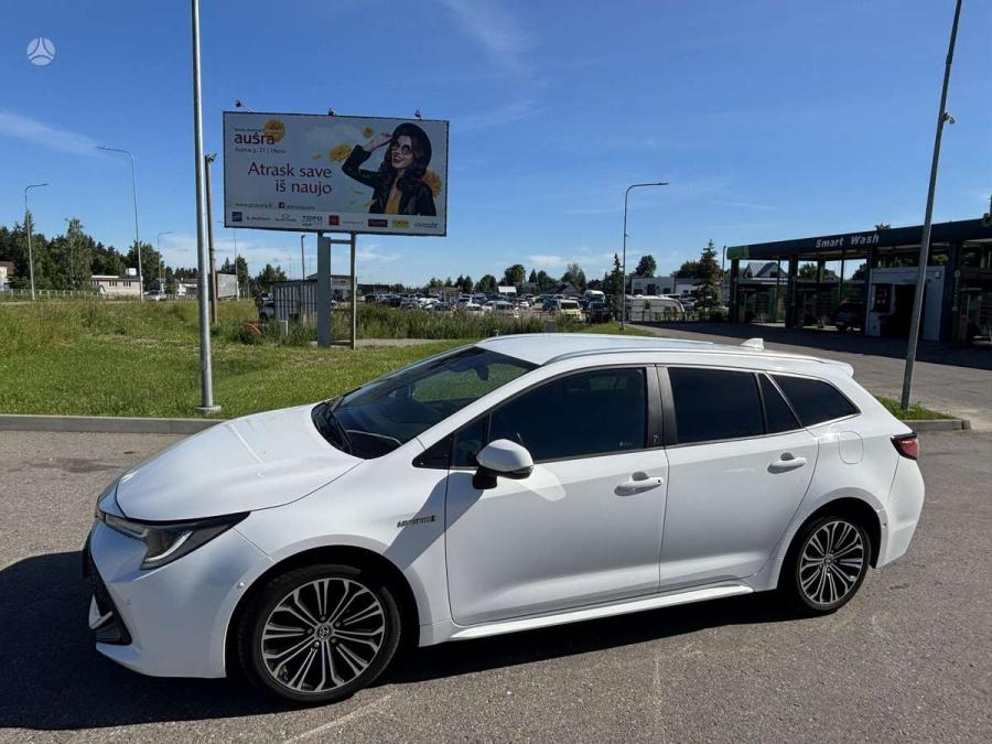 White Toyota Corolla 2021 in Utena, with an engine capacity of 1.80 L and mileage of 50 thousand km for 17850 €, photo 12 on AUTOMOTO.COM.LV