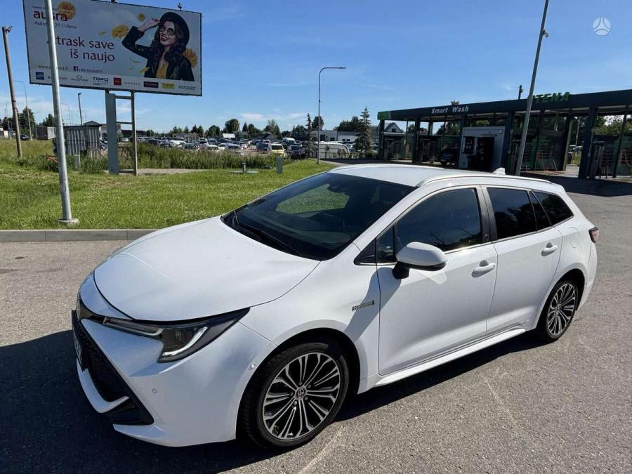 White Toyota Corolla 2021 in Utena, with an engine capacity of 1.80 L and mileage of 50 thousand km for 17850 €, photo 15 on AUTOMOTO.COM.LV