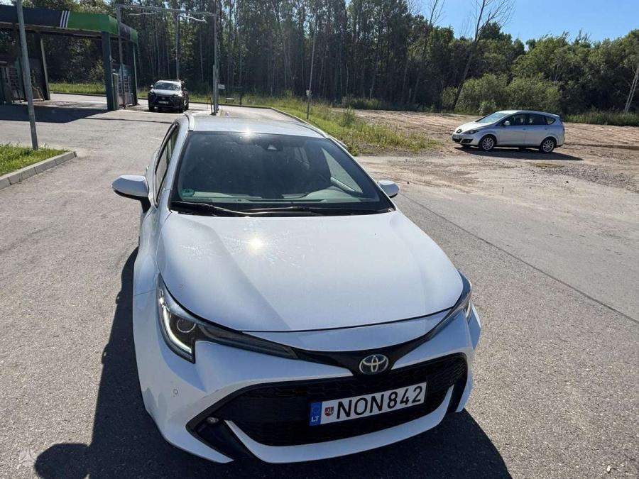 White Toyota Corolla 2021 in Utena, with an engine capacity of 1.80 L and mileage of 50 thousand km for 17850 €, photo 18 on AUTOMOTO.COM.LV