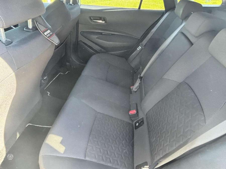 White Toyota Corolla 2021 in Utena, with an engine capacity of 1.80 L and mileage of 50 thousand km for 17850 €, photo 19 on AUTOMOTO.COM.LV