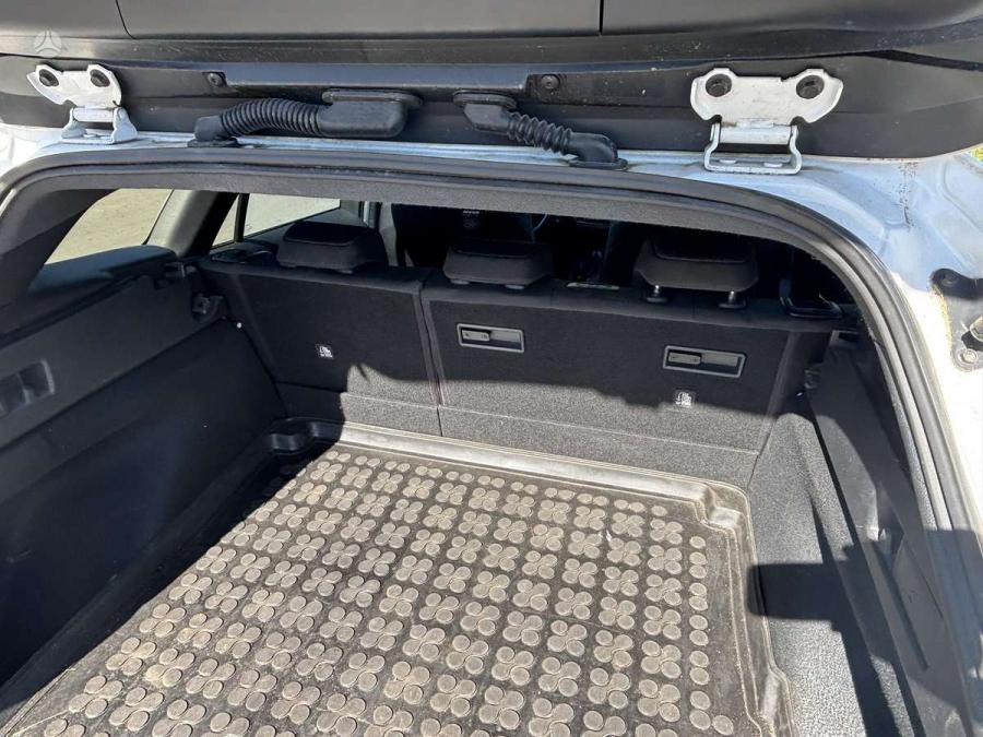 White Toyota Corolla 2021 in Utena, with an engine capacity of 1.80 L and mileage of 50 thousand km for 17850 €, photo 20 on AUTOMOTO.COM.LV