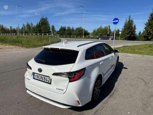 White Toyota Corolla 2021 in Utena, with an engine capacity of 1.80 L and mileage of 50 thousand km for 17850 €, photo 22 on AUTOMOTO.COM.LV