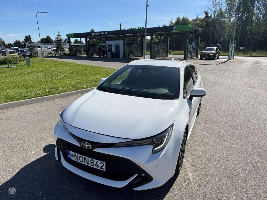 White Toyota Corolla 2021 in Utena, with an engine capacity of 1.80 L and mileage of 50 thousand km for 17850 €, photo 24 on AUTOMOTO.COM.LV