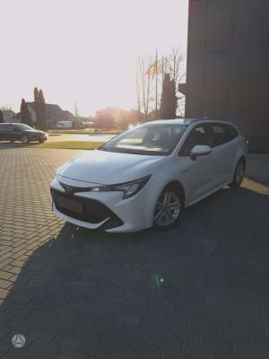 White Toyota Corolla 2021 in Siauliai, with an engine capacity of 1.80 L and mileage of 245 thousand km for 12500 €, photo  on AUTOMOTO.COM.LV