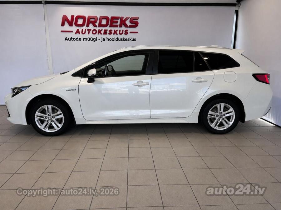 Balts Toyota Corolla 2021 Tallina, ar dzinēja tilpumu 1.80 L un nobraukumu 165 tūkst. km par 16890 €, foto 4 vietnē AUTOMOTO.COM.LV