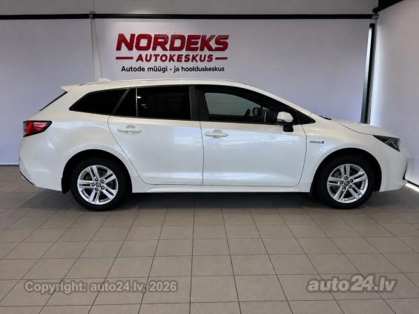 Balts Toyota Corolla 2021 Tallina, ar dzinēja tilpumu 1.80 L un nobraukumu 165 tūkst. km par 16890 €, foto 4 vietnē AUTOMOTO.COM.LV