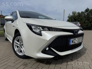 White Toyota Corolla 2021 in Riga, with an engine capacity of 1.80 L and mileage of 100 thousand km for 18500 €, photo 4 on AUTOMOTO.COM.LV