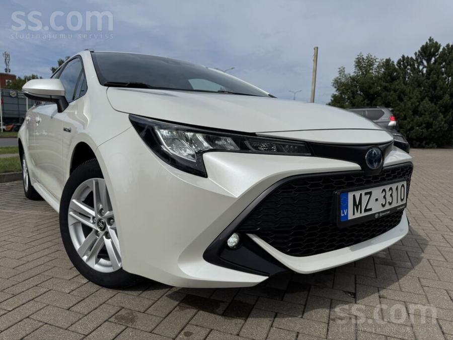 White Toyota Corolla 2021 in Riga, with an engine capacity of 1.80 L and mileage of 100 thousand km for 18500 €, photo 4 on AUTOMOTO.COM.LV
