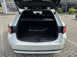 White Toyota Corolla 2021 in Riga, with an engine capacity of 1.80 L and mileage of 100 thousand km for 18500 €, photo 8 on AUTOMOTO.COM.LV