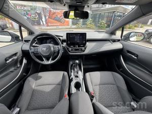 White Toyota Corolla 2021 in Riga, with an engine capacity of 1.80 L and mileage of 100 thousand km for 18500 €, photo 11 on AUTOMOTO.COM.LV