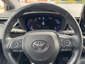 White Toyota Corolla 2021 in Riga, with an engine capacity of 1.80 L and mileage of 100 thousand km for 18500 €, photo 12 on AUTOMOTO.COM.LV