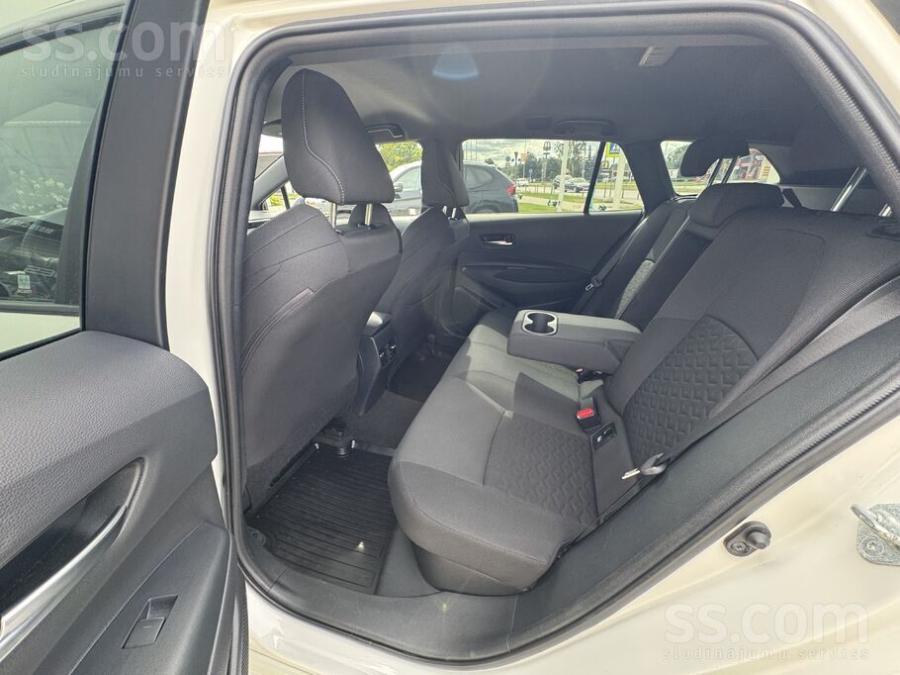 White Toyota Corolla 2021 in Riga, with an engine capacity of 1.80 L and mileage of 100 thousand km for 18500 €, photo 21 on AUTOMOTO.COM.LV
