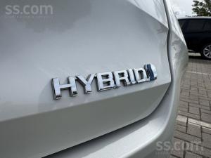 White Toyota Corolla 2021 in Riga, with an engine capacity of 1.80 L and mileage of 100 thousand km for 18500 €, photo 24 on AUTOMOTO.COM.LV