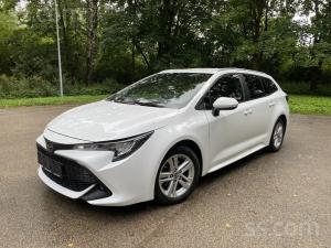 White Toyota Corolla 2021 in Riga, with an engine capacity of 1.20 L and mileage of 0 thousand km for 9750 €, photo 3 on AUTOMOTO.COM.LV