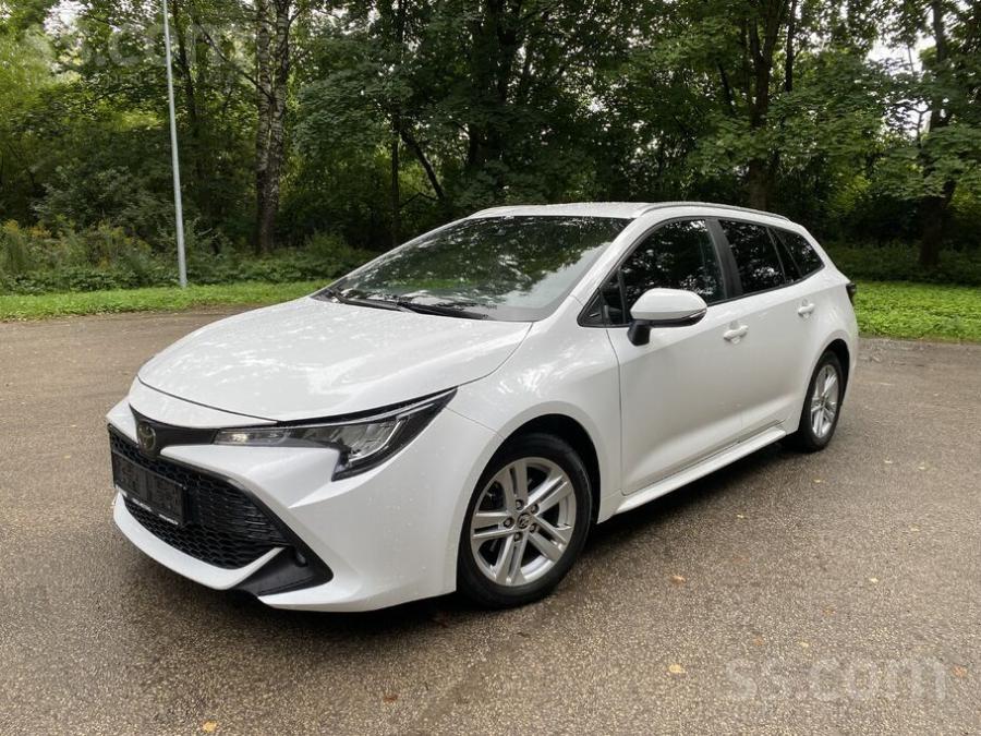 White Toyota Corolla 2021 in Riga, with an engine capacity of 1.20 L and mileage of 0 thousand km for 9750 €, photo 3 on AUTOMOTO.COM.LV