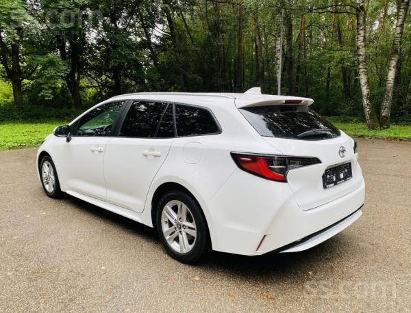White Toyota Corolla 2021 in Riga, with an engine capacity of 1.20 L and mileage of 0 thousand km for 9750 €, photo 4 on AUTOMOTO.COM.LV