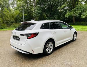 White Toyota Corolla 2021 in Riga, with an engine capacity of 1.20 L and mileage of 0 thousand km for 9750 €, photo 6 on AUTOMOTO.COM.LV
