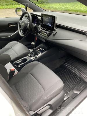 White Toyota Corolla 2021 in Riga, with an engine capacity of 1.20 L and mileage of 0 thousand km for 9750 €, photo 8 on AUTOMOTO.COM.LV