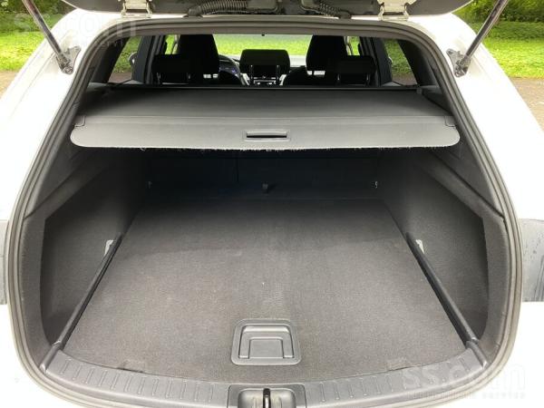 White Toyota Corolla 2021 in Riga, with an engine capacity of 1.20 L and mileage of 0 thousand km for 9750 €, photo 9 on AUTOMOTO.COM.LV