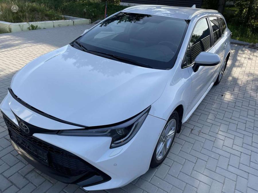 White Toyota Corolla 2021 in Vilnius, with an engine capacity of 1.80 L and mileage of 56 thousand km for 10700 €, photo 5 on AUTOMOTO.COM.LV
