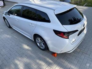 White Toyota Corolla 2021 in Vilnius, with an engine capacity of 1.80 L and mileage of 56 thousand km for 10700 €, photo 6 on AUTOMOTO.COM.LV
