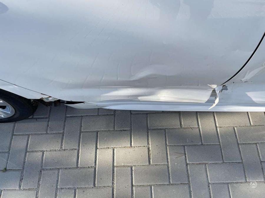 White Toyota Corolla 2021 in Vilnius, with an engine capacity of 1.80 L and mileage of 56 thousand km for 10700 €, photo 8 on AUTOMOTO.COM.LV
