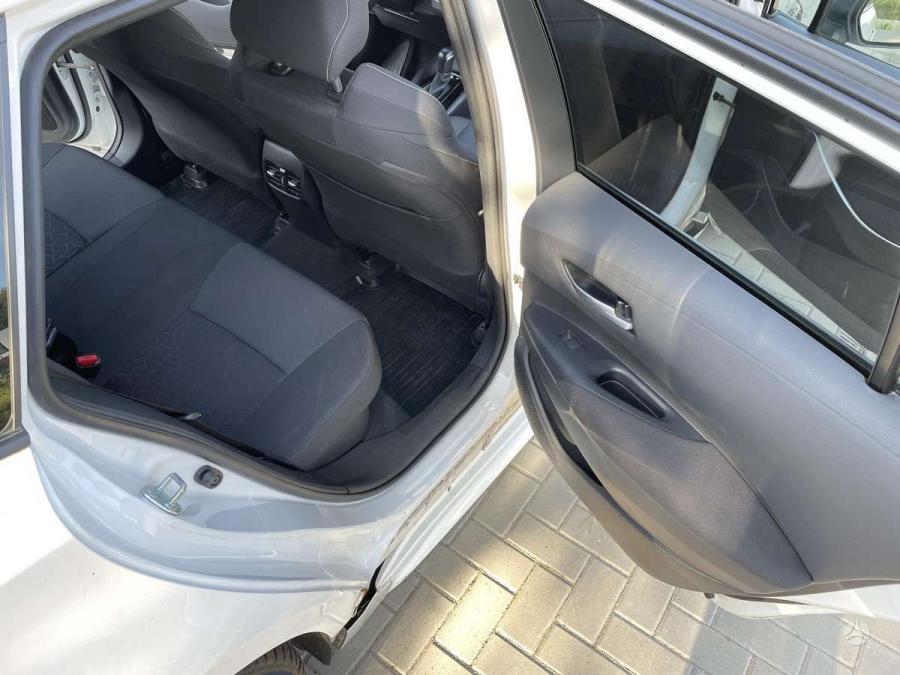 White Toyota Corolla 2021 in Vilnius, with an engine capacity of 1.80 L and mileage of 56 thousand km for 10700 €, photo 9 on AUTOMOTO.COM.LV