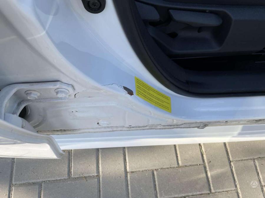 White Toyota Corolla 2021 in Vilnius, with an engine capacity of 1.80 L and mileage of 56 thousand km for 10700 €, photo 11 on AUTOMOTO.COM.LV