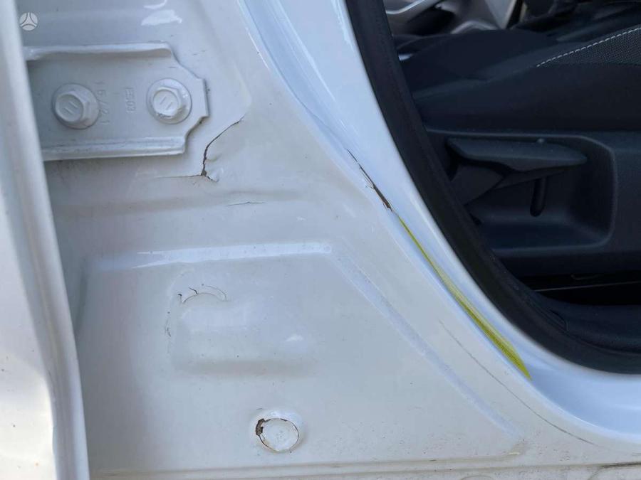 White Toyota Corolla 2021 in Vilnius, with an engine capacity of 1.80 L and mileage of 56 thousand km for 10700 €, photo 12 on AUTOMOTO.COM.LV