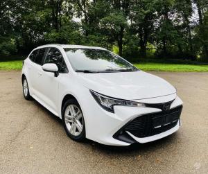 White Toyota Corolla 2021 in Riga, with an engine capacity of 1.20 L and mileage of 280 thousand km for 8999 €, photo  on AUTOMOTO.COM.LV