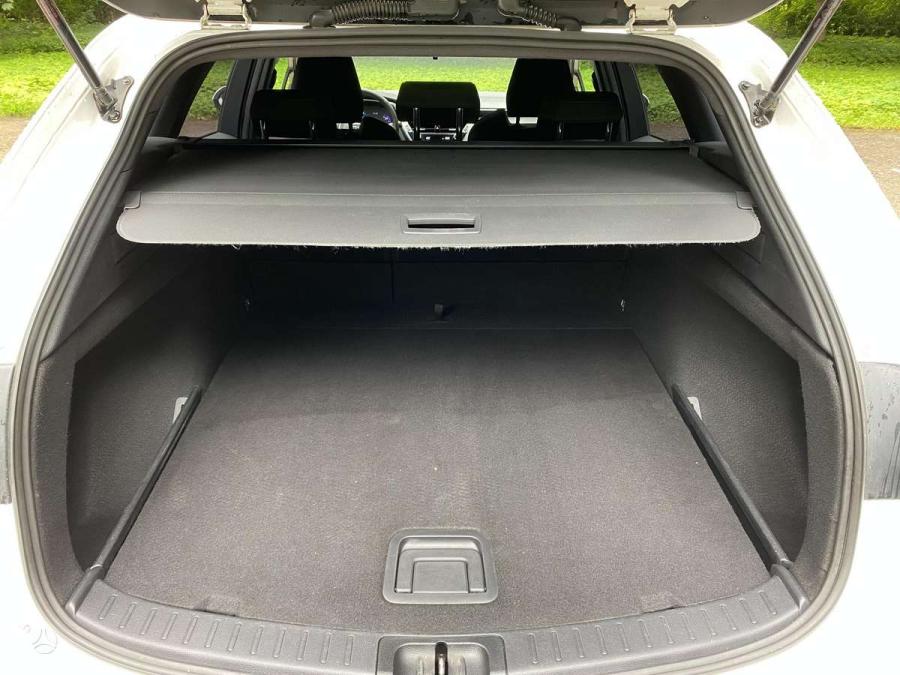 White Toyota Corolla 2021 in Riga, with an engine capacity of 1.20 L and mileage of 280 thousand km for 8999 €, photo 8 on AUTOMOTO.COM.LV