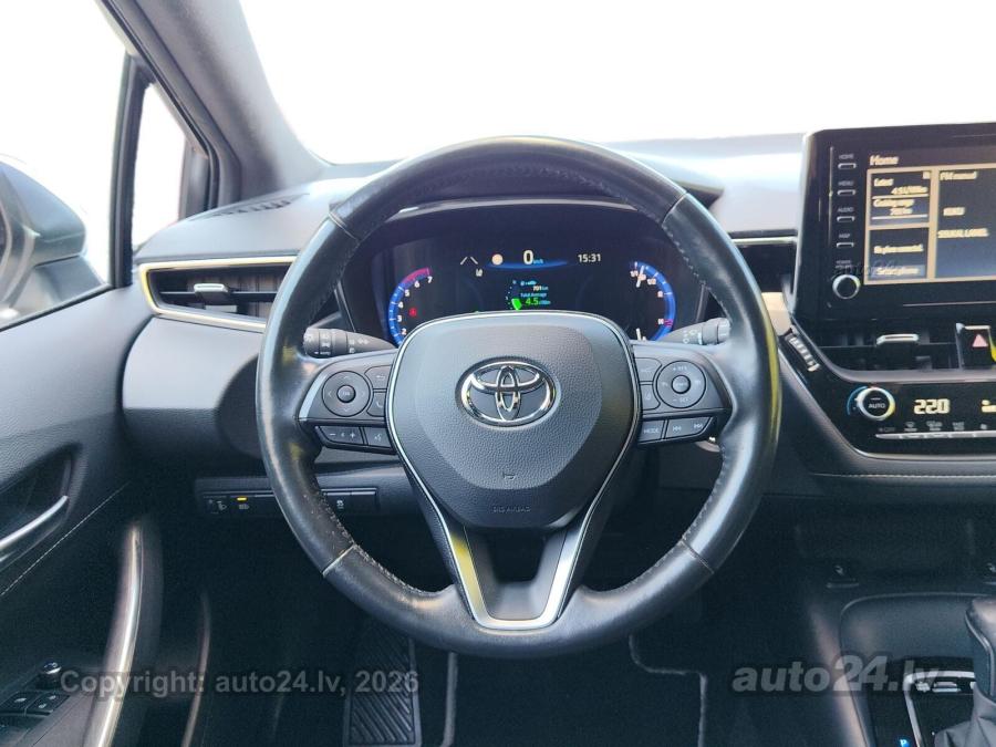 White Toyota Corolla 2021 in Tallinn, with an engine capacity of 1.80 L and mileage of 113 thousand km for 15895 €, photo 10 on AUTOMOTO.COM.LV