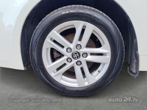 White Toyota Corolla 2021 in Tallinn, with an engine capacity of 1.80 L and mileage of 113 thousand km for 15895 €, photo 16 on AUTOMOTO.COM.LV
