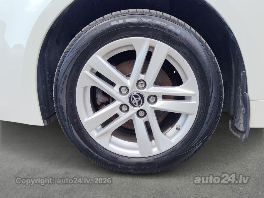 White Toyota Corolla 2021 in Tallinn, with an engine capacity of 1.80 L and mileage of 113 thousand km for 15895 €, photo 16 on AUTOMOTO.COM.LV