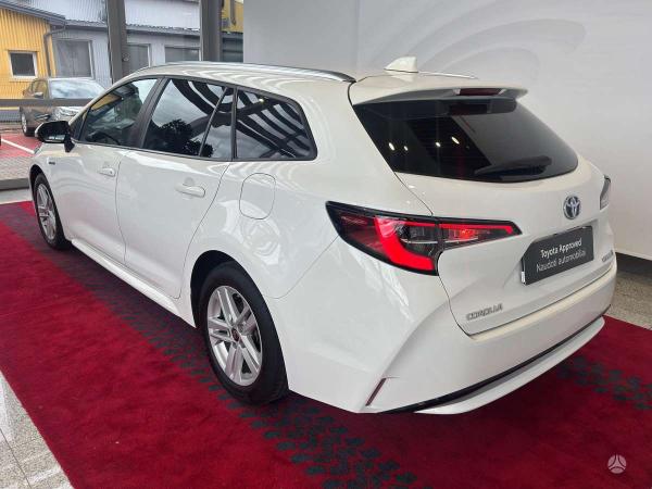 White Toyota Corolla 2021 in Siauliai, with an engine capacity of 1.80 L and mileage of 63 thousand km for 18900 €, photo 5 on AUTOMOTO.COM.LV