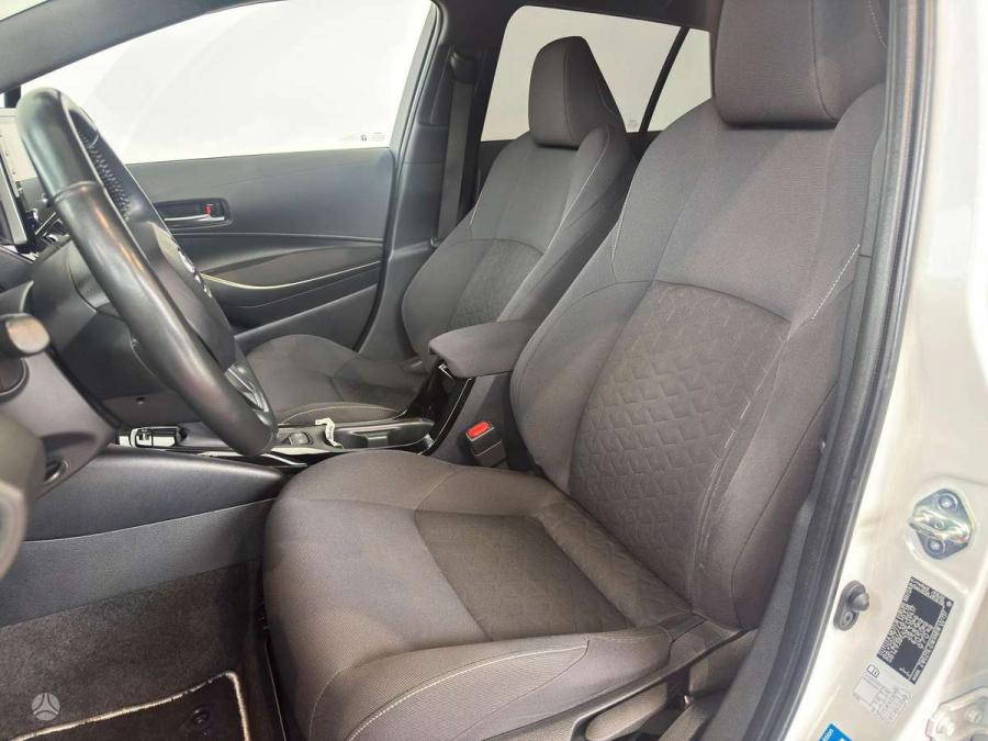 Balts Toyota Corolla 2021 Šauļi, ar dzinēja tilpumu 1.80 L un nobraukumu 63 tūkst. km par 18900 €, foto 11 vietnē AUTOMOTO.COM.LV
