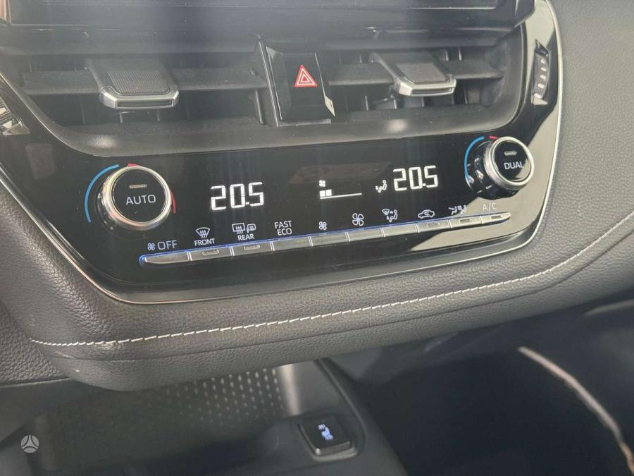 Balts Toyota Corolla 2021 Šauļi, ar dzinēja tilpumu 1.80 L un nobraukumu 63 tūkst. km par 18900 €, foto 18 vietnē AUTOMOTO.COM.LV